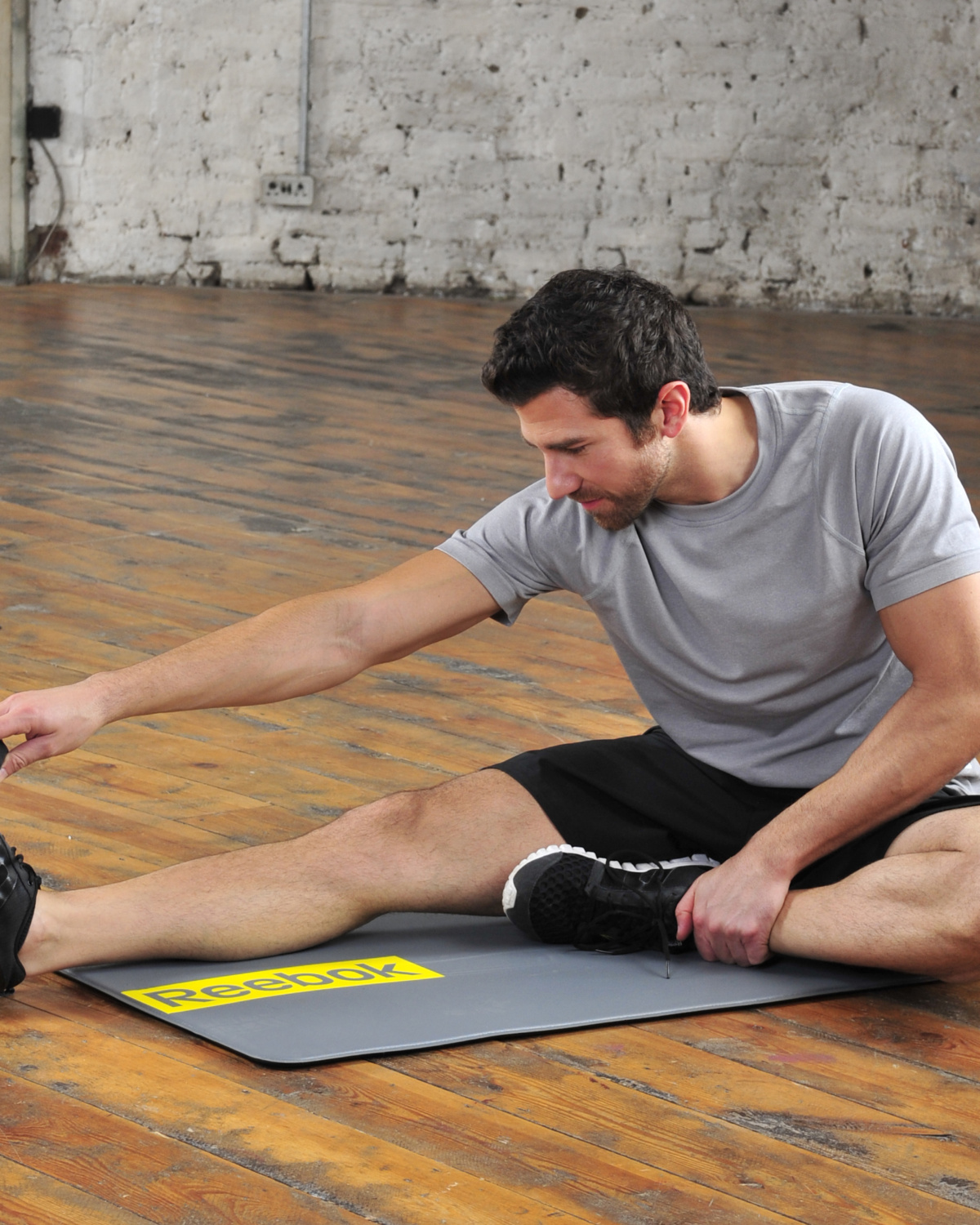 Reebok Studio Mat incl eyelets 8 mm Grey yellow - tights.no