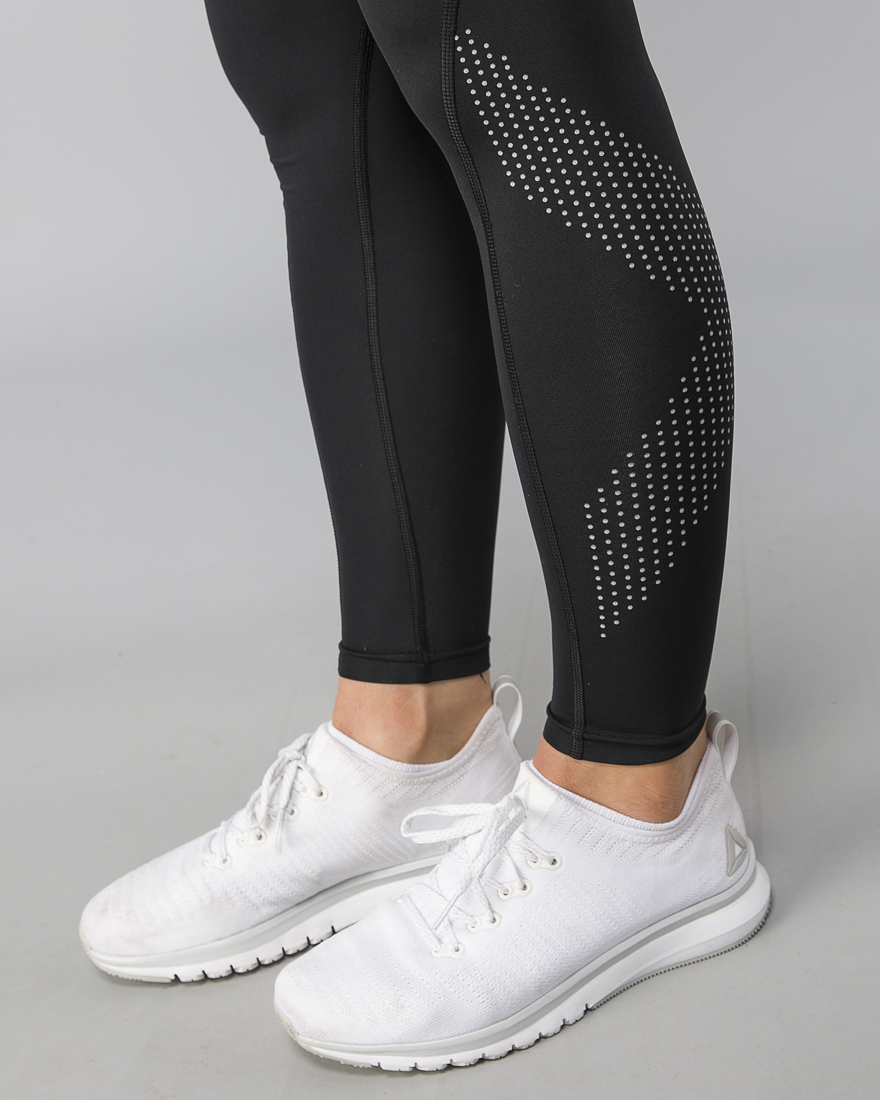 2XU Mid-Rise Compression Tights - Black/Dotted Reflective - Tights.no
