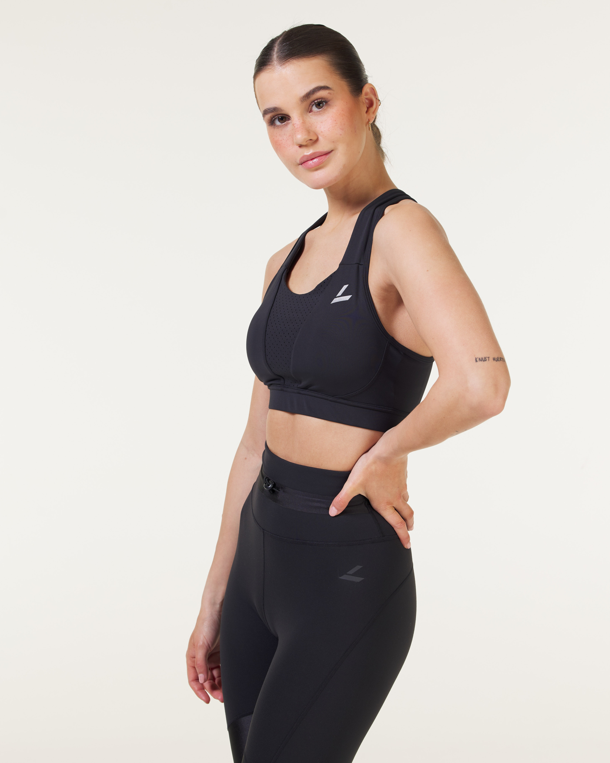 LEVITY Fast Track Bra Black - tights.no