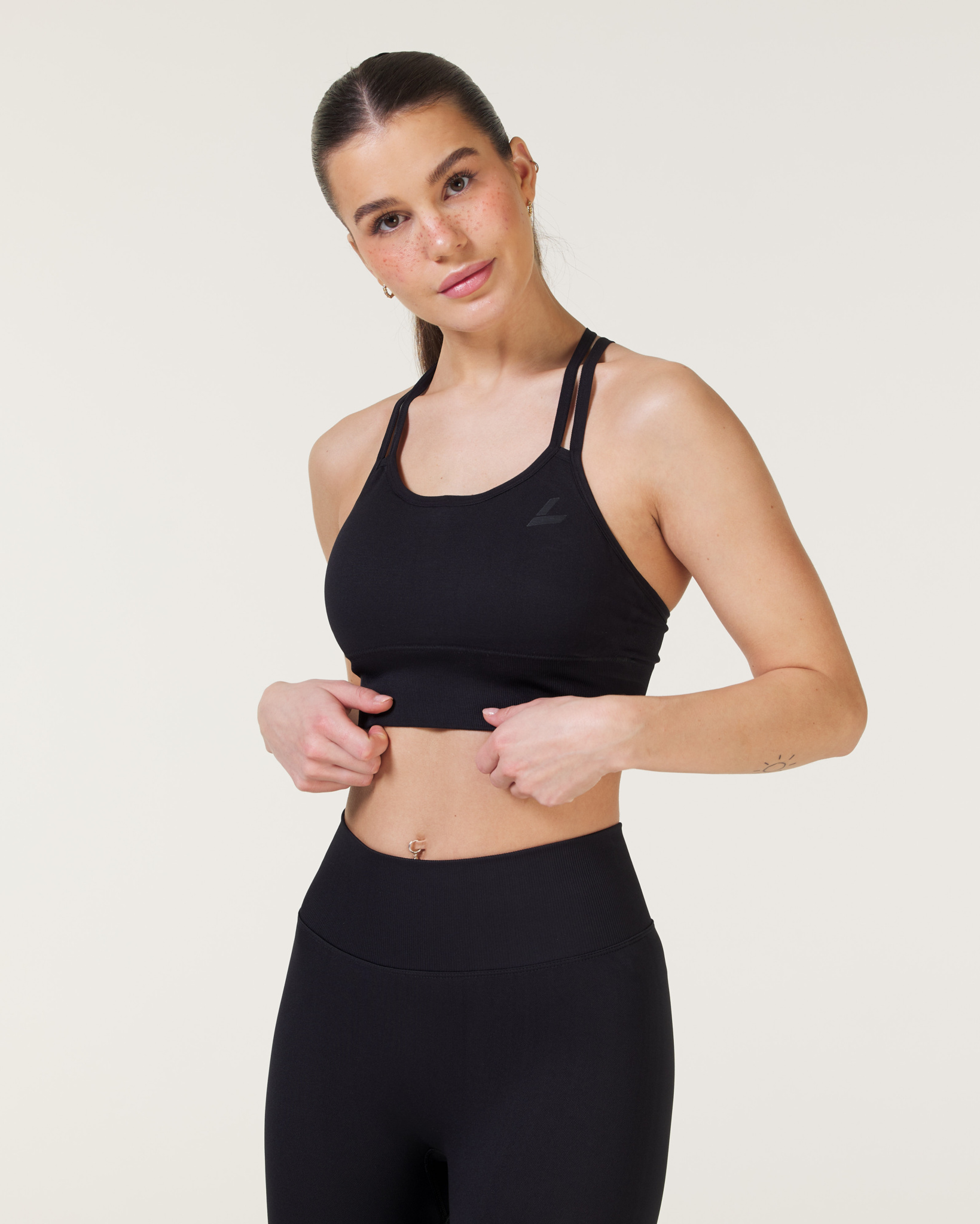 LEVITY Vamp Seamless Bra Black - Tights.no