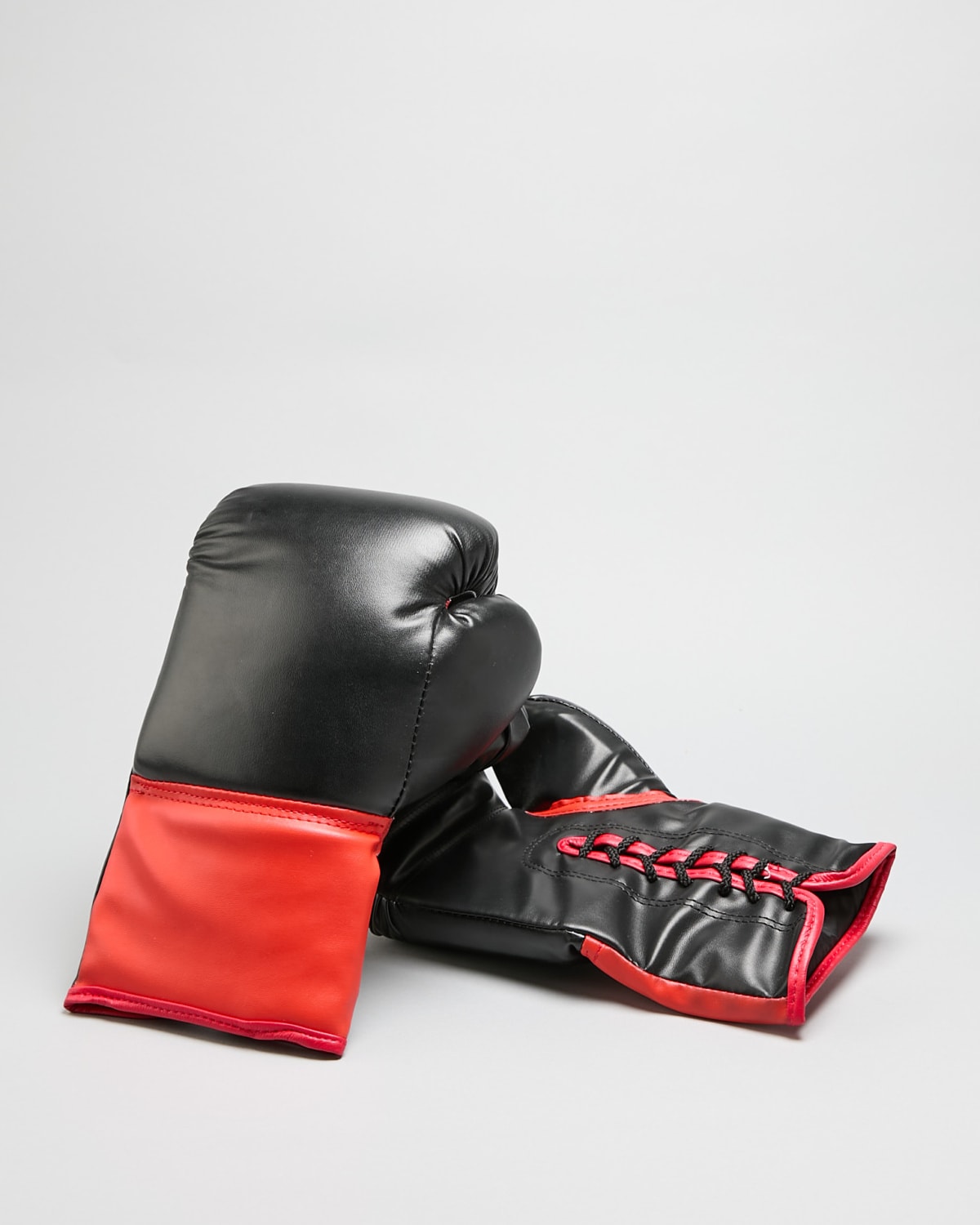 TITAN LIFE Boxing Gloves 10oz - Rød/Sort (2 stk) - Tights.no