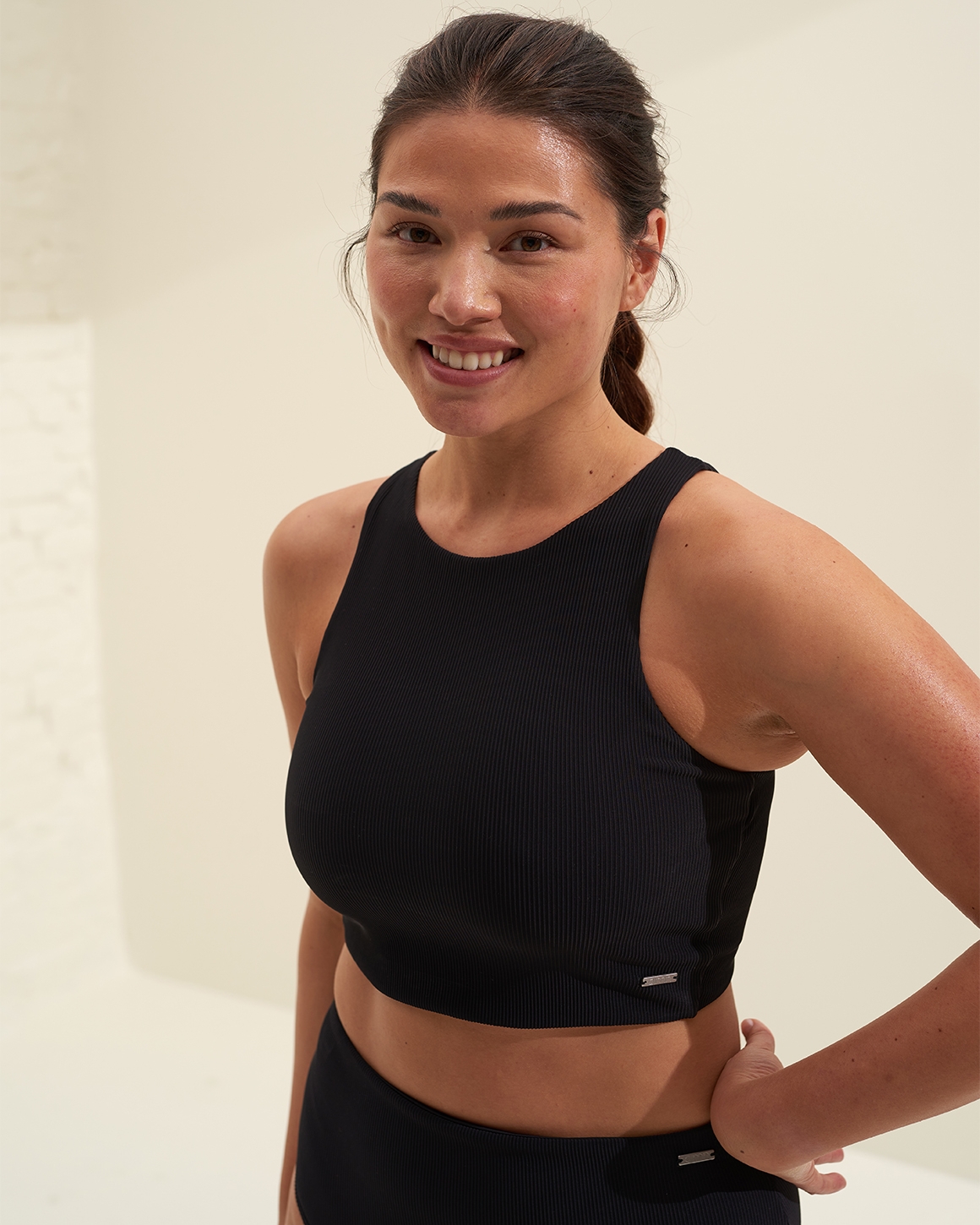 Aim’n Black Micro Rib Crop Top - tights.no