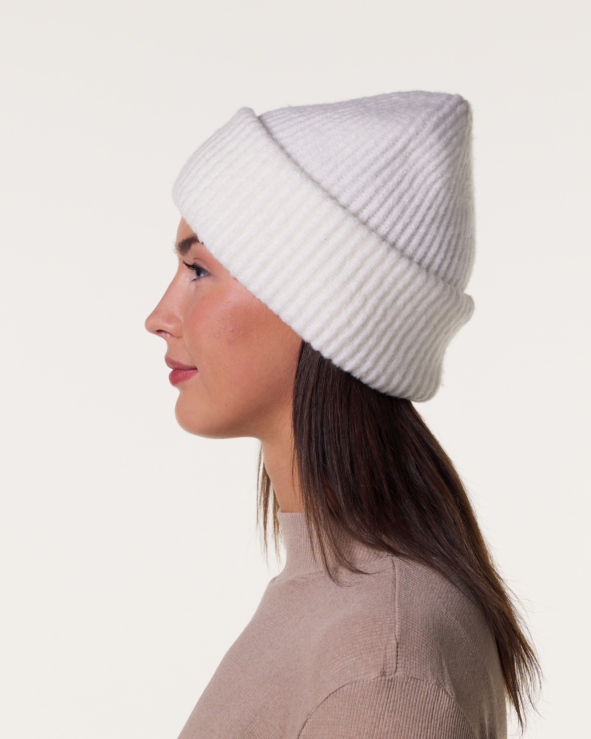 Weightless Ella Chunky Hat Off White - Tights.no