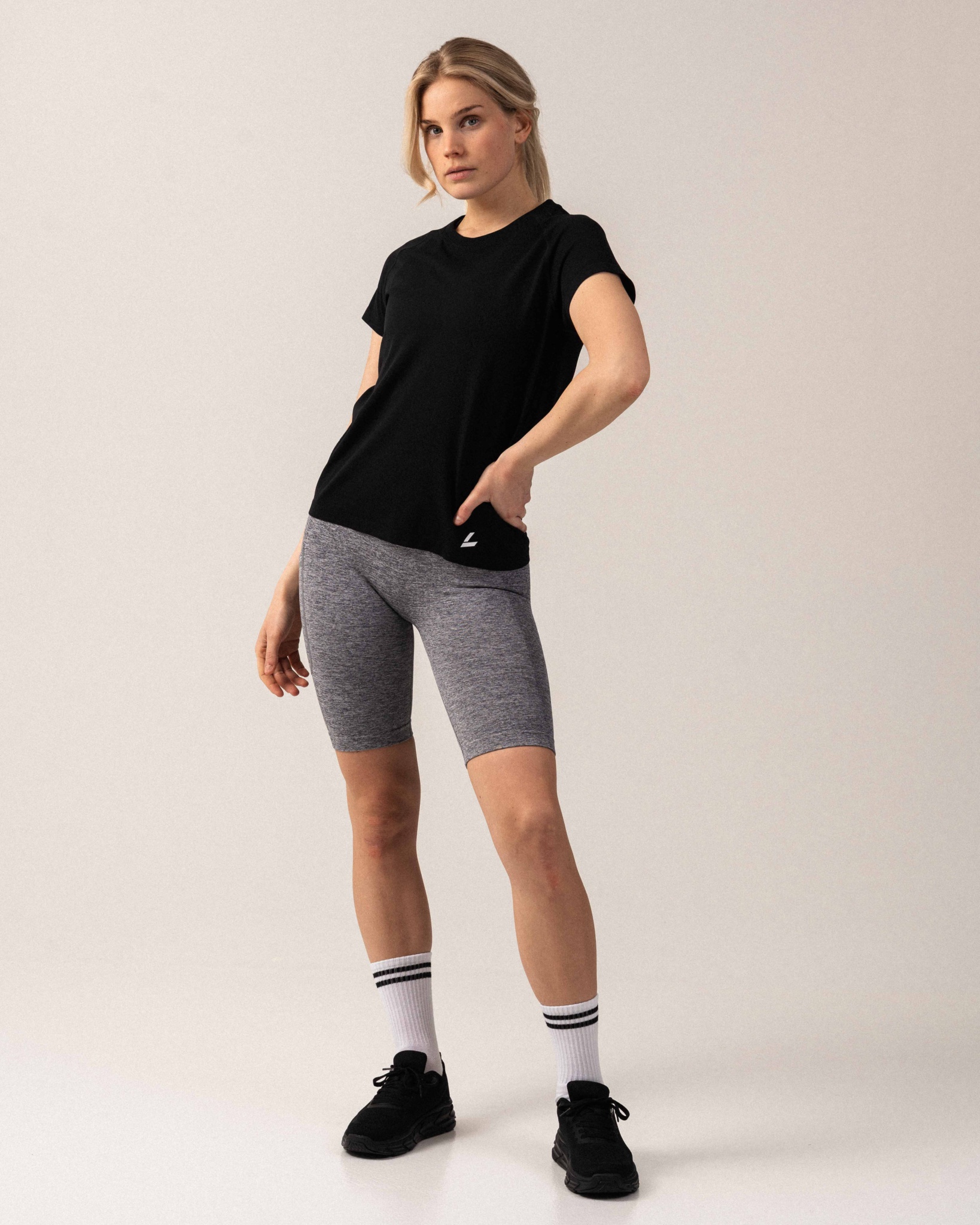 LEVITY Routine Seamless Pocket Shorts Grey Shark Marl - Tights.no